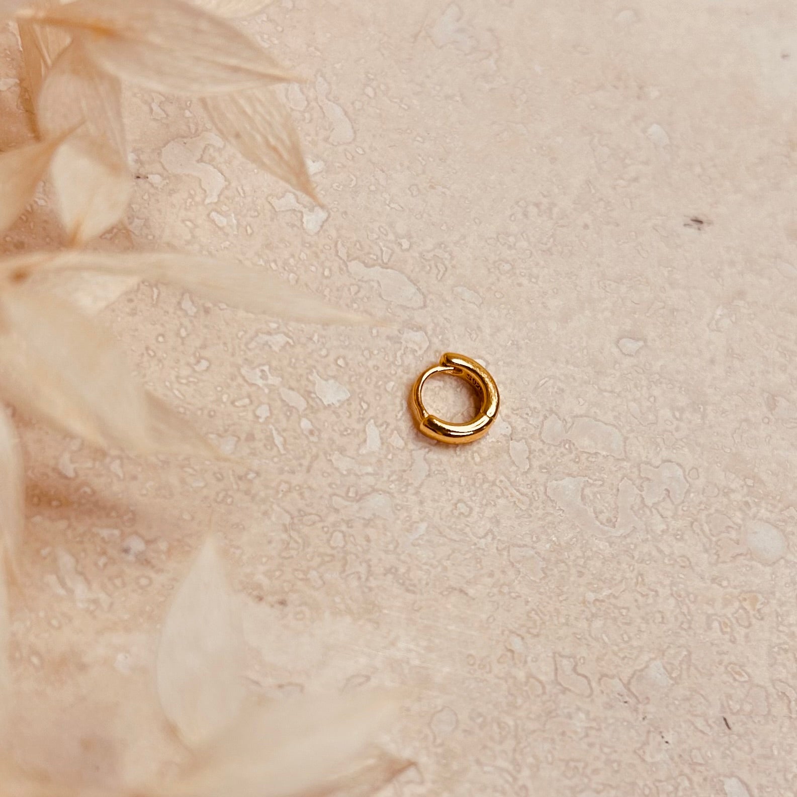 Gold Micro Helix Hoop – Little Nell Jewellery