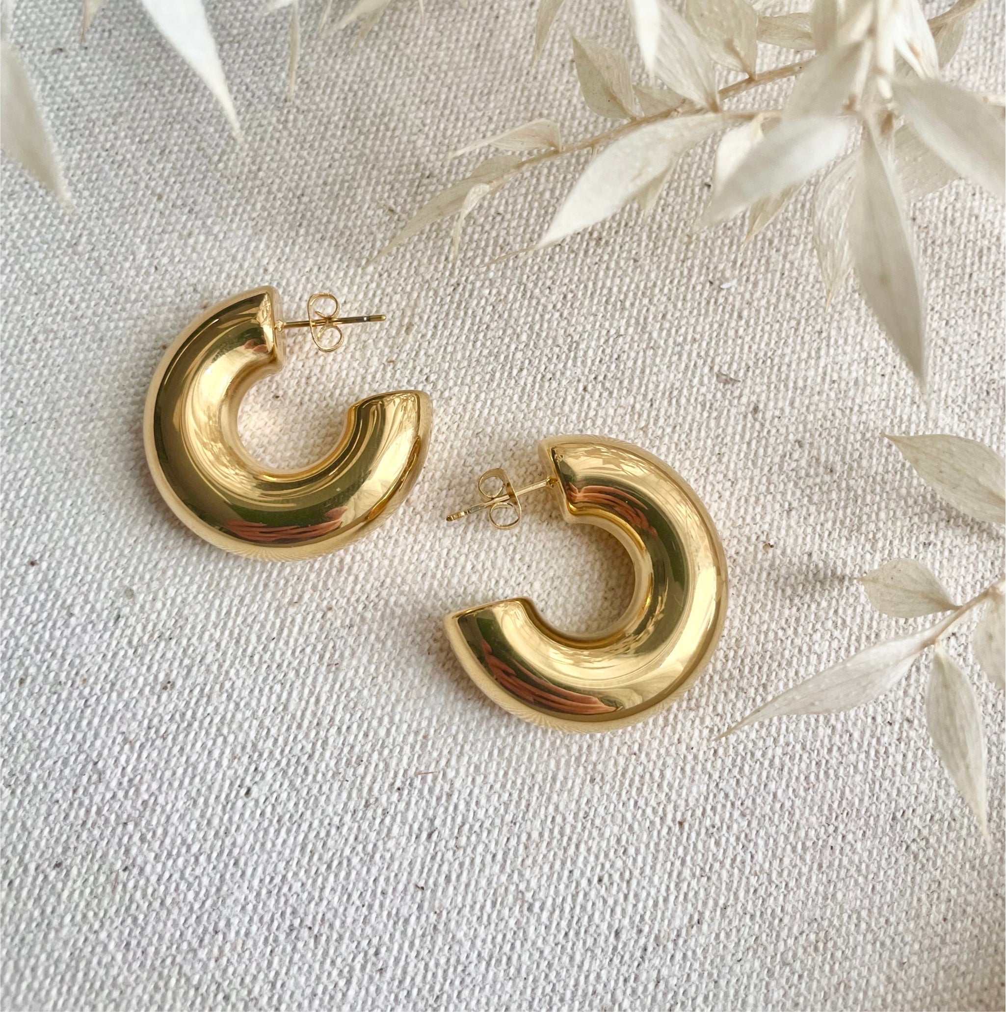 Everyday Lightweight Chunky Gold Hoops – Little Nell Jewellery